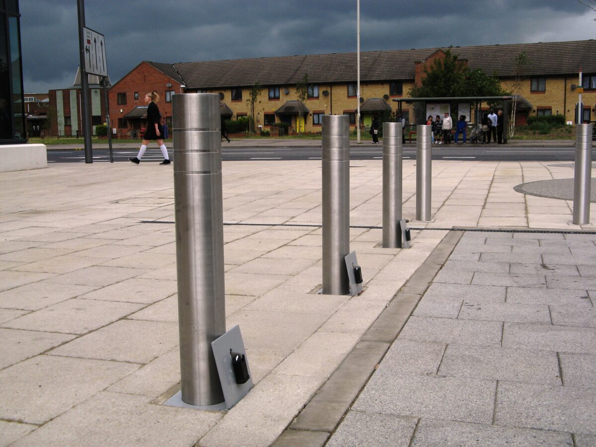 Polymer Bollard Commander 168 - Townscape Products