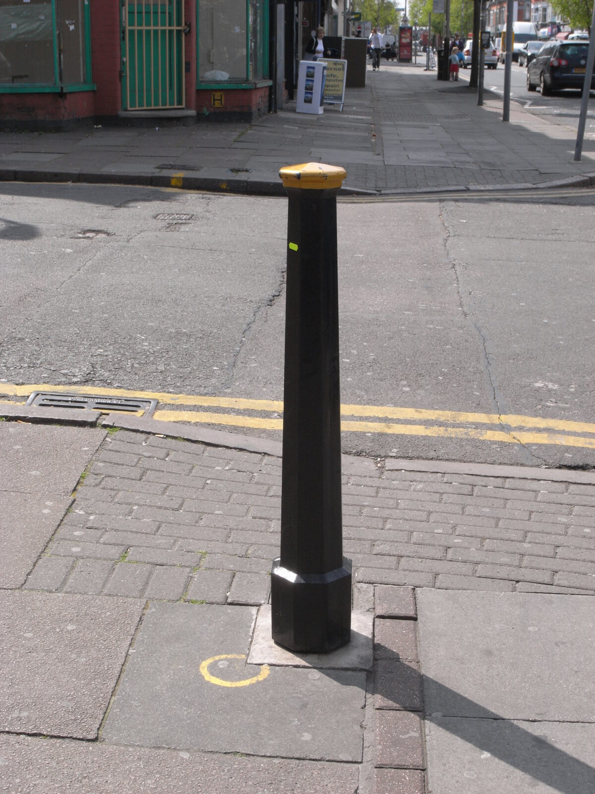 Polymer Bollard Leicester MK2 - Townscape Products