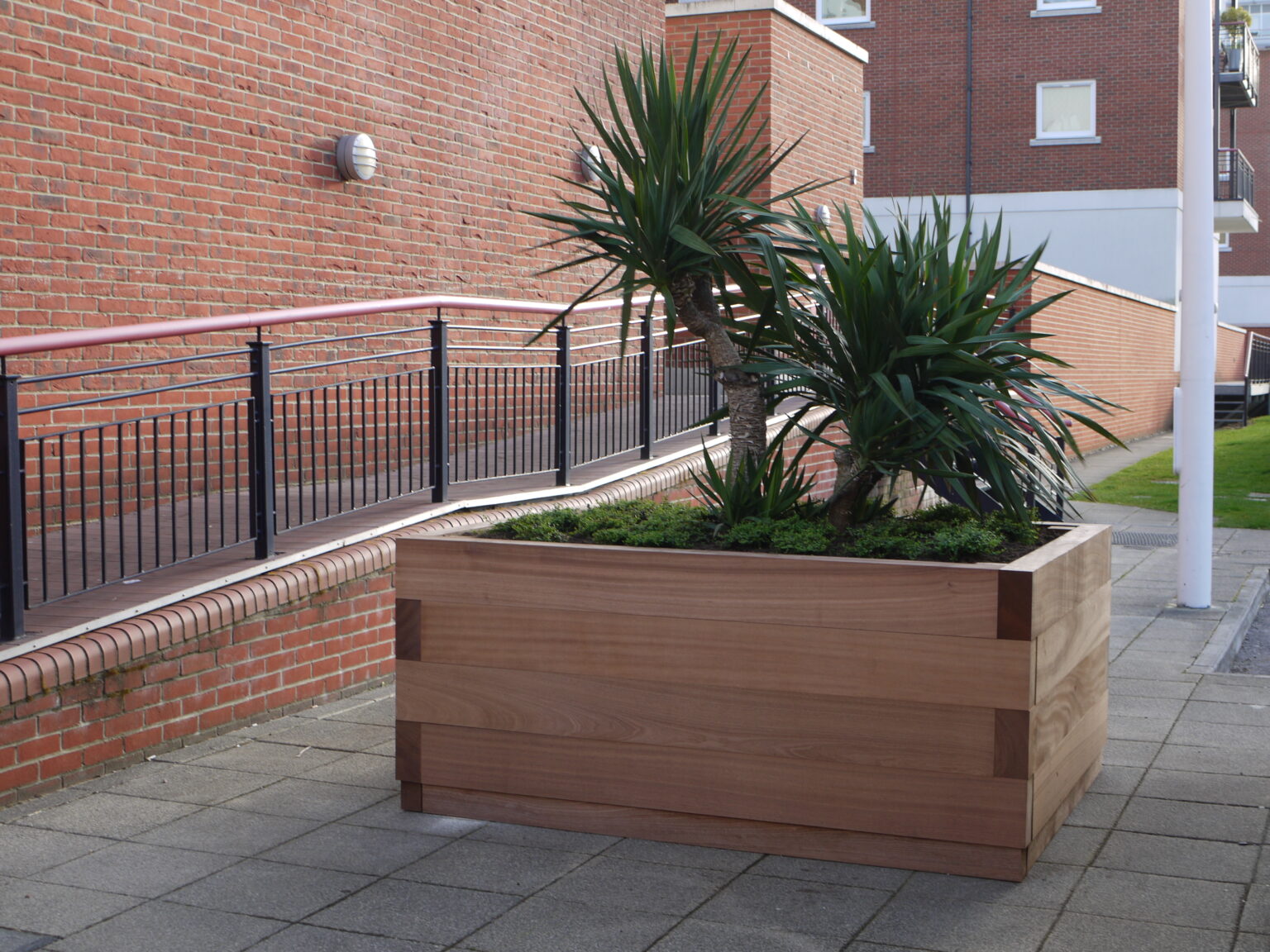 HVM Timber Planter Gunwharf to fit PAS 68 Counter Terror Block ...